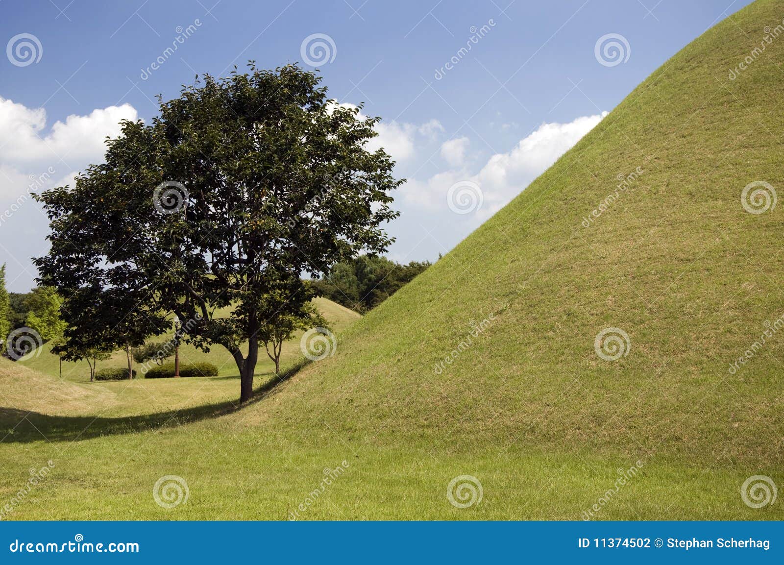 Tumuli Park in Gyeongju, South Korea Stock Photo - Image of garden ...