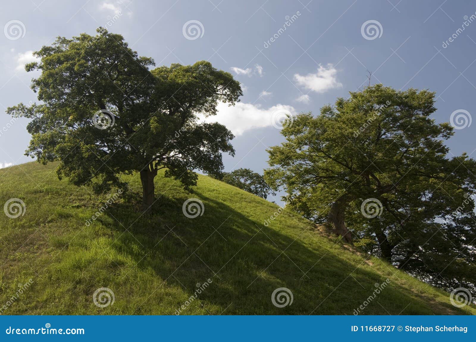 Tumuli Park, Gyeongju, South Korea Stock Image - Image of blue, idyllic ...