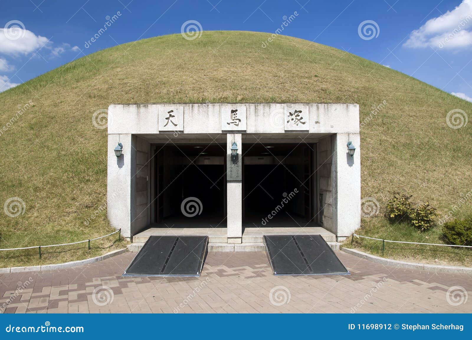 Tumuli Park Gyeongju, South Korea Stock Image | CartoonDealer.com #11572579