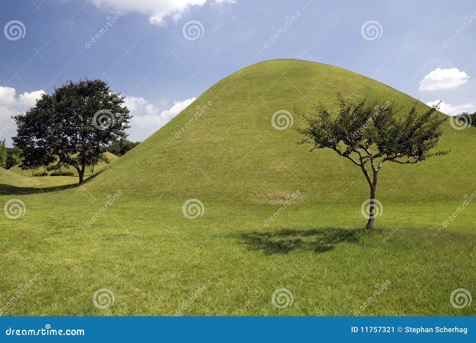 Tumuli Park, South Korea stock image. Image of korea - 11757321