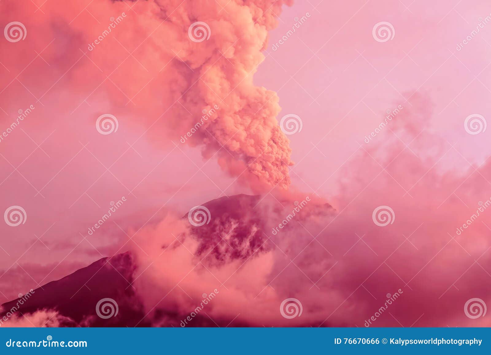 Tungurahua Volcano Eruption at Sunset Fotografia Stock - Immagine di ...