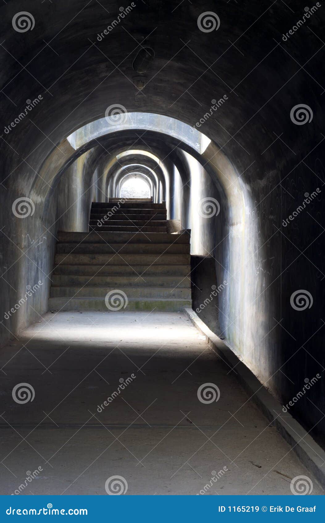 Tunnel 2 image stock. Image du passage, souterrain, entrée - 1165219