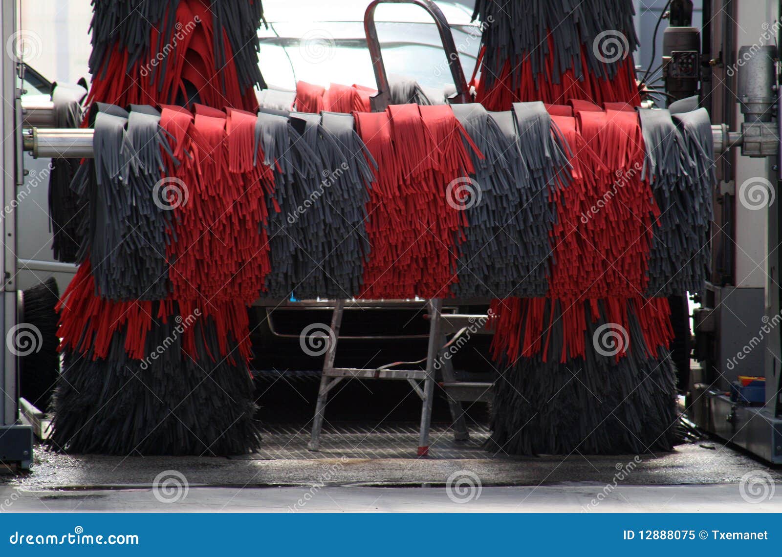 Tunnel automatic car wash. stock image. Image of cleaning - 12888075