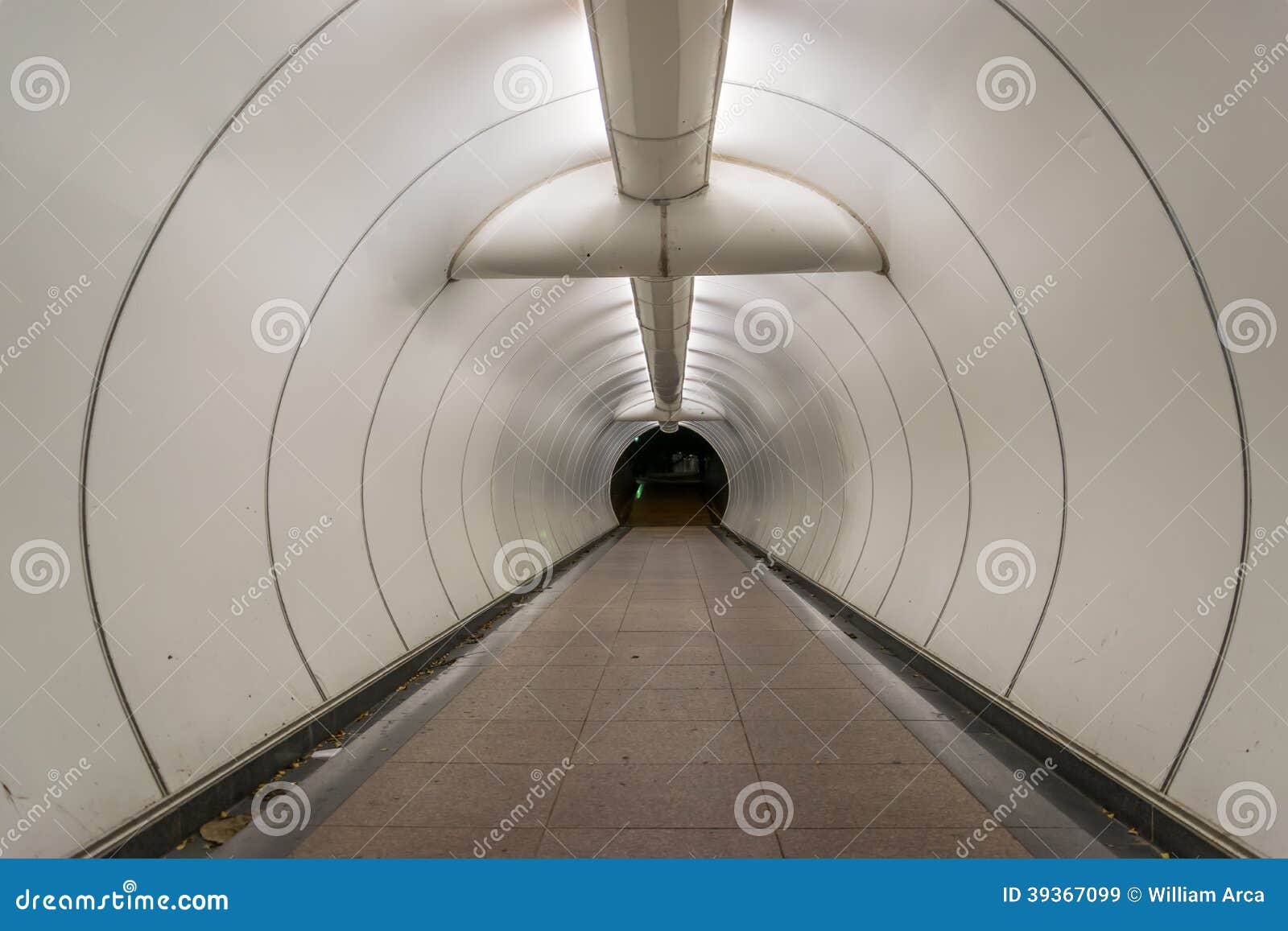Tunnel De Passage Souterrain Image stock - Image du canalisation ...