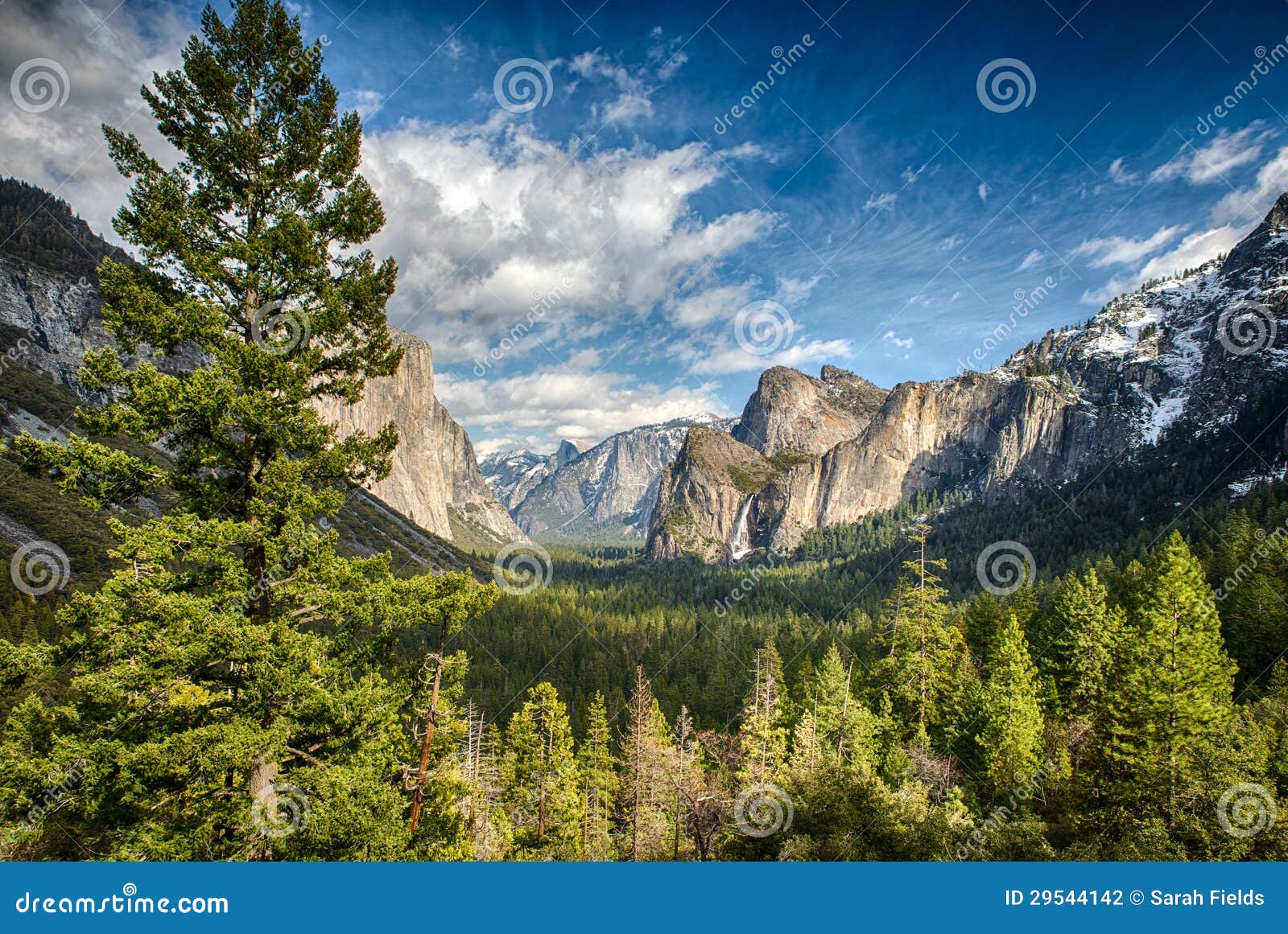 Tunnel View in Yosemite National Park Stock Photo - Image of green ...