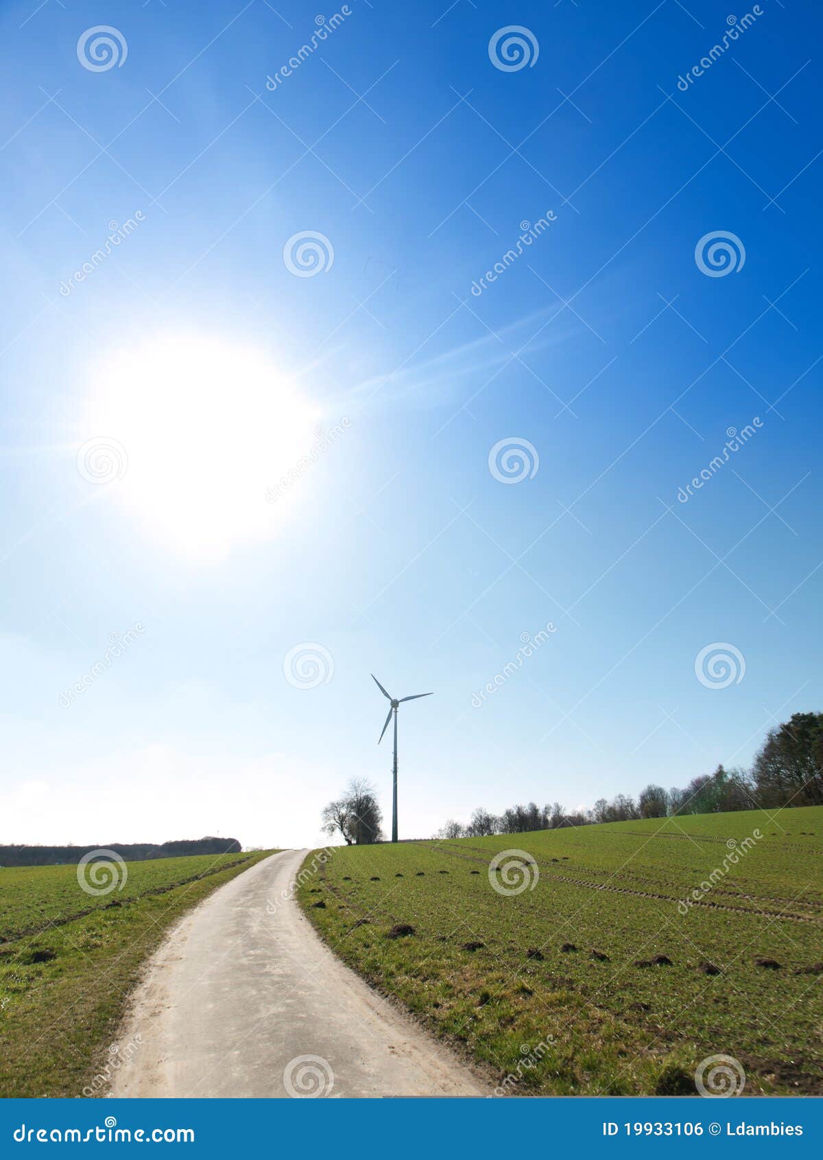 Turbina e sol de vento foto de stock. Imagem de sunlight - 19933106