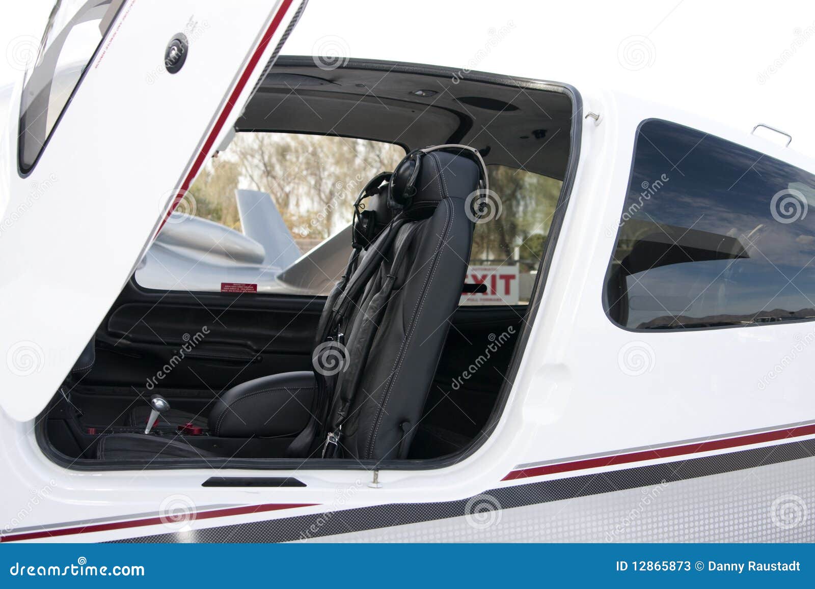 Turbo-Prop Aircraft Cockpit Seating Stock Image - Image of cirrus ...
