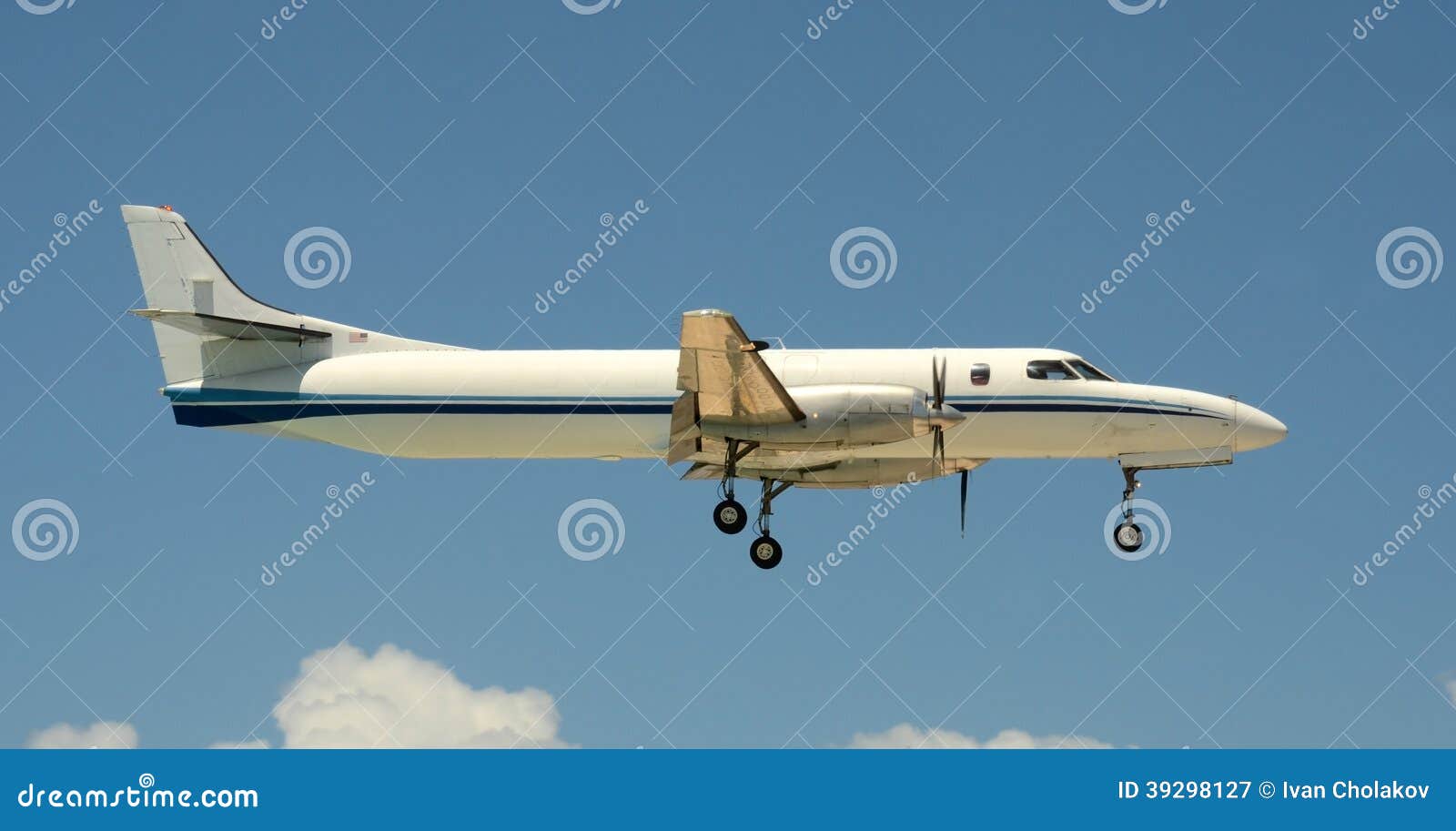 Turboprop Airplane Side View Stock Image - Image of airplane, side ...