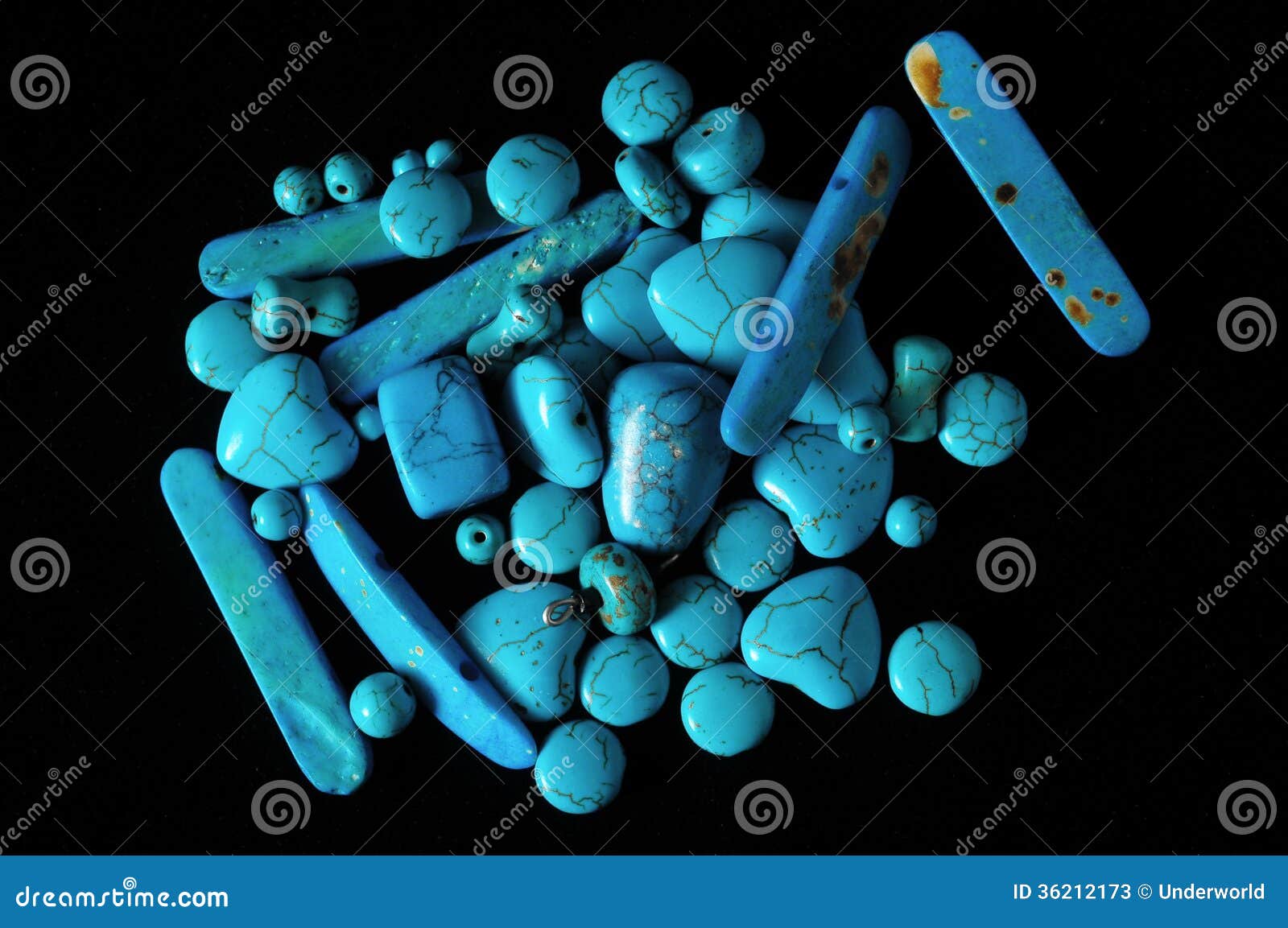 Turchese Blu Gem Stone Di Howlite Immagine Stock - Immagine di gioiello ...