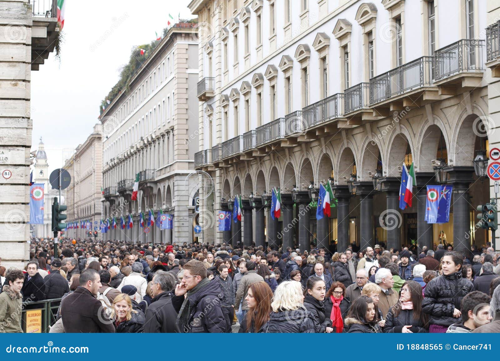 Italian street crowd editorial image. Image of torino - 18848565