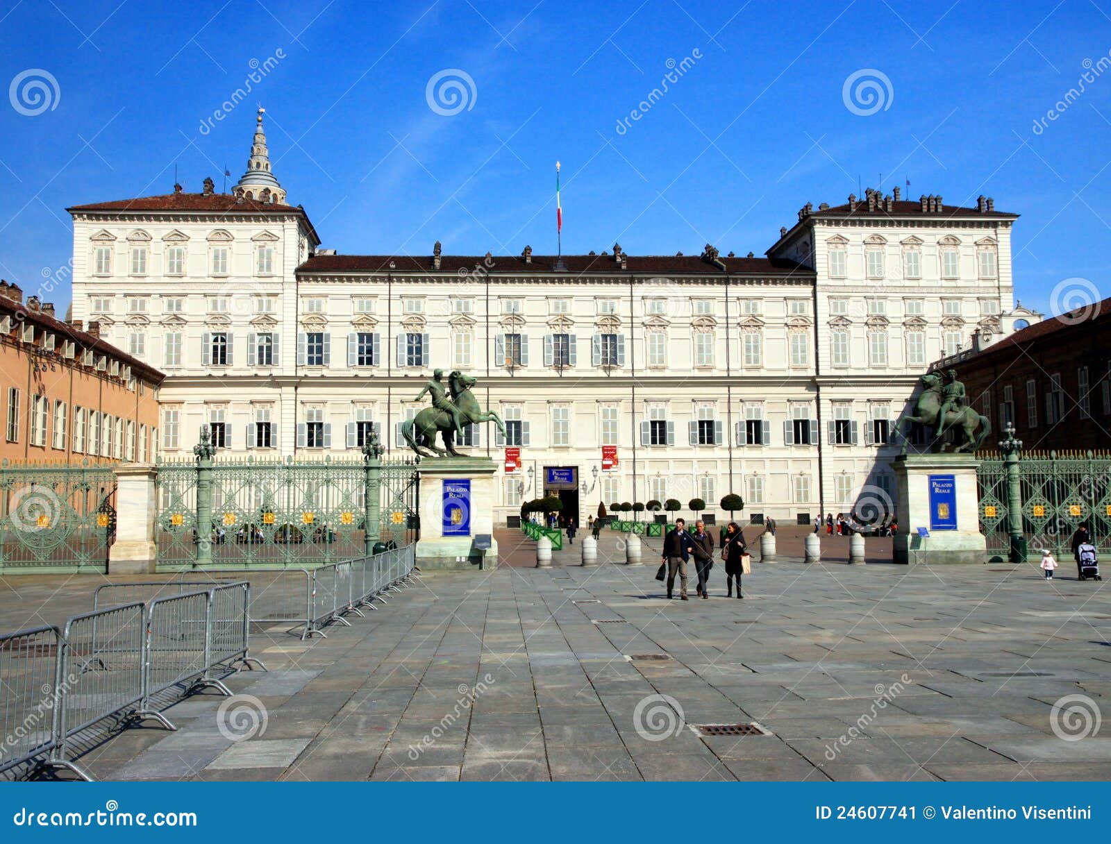Turin Palazzo Reale editorial photo. Image of italy, statue - 24607741