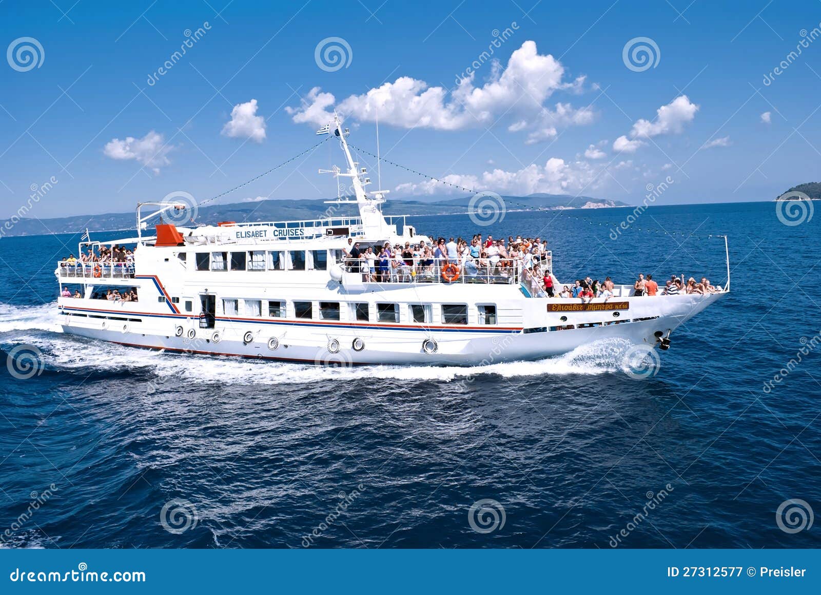 Turistas em um navio grego fotografia editorial. Imagem de bonito ...