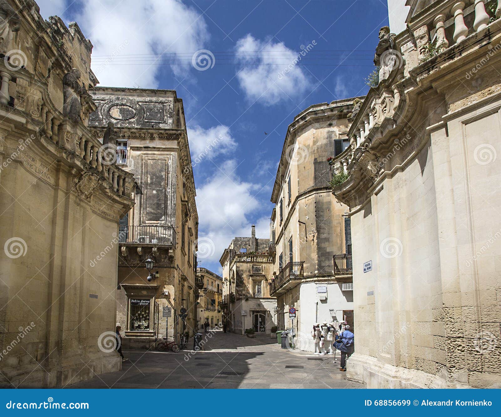 Turisti Che Visitano La Città Di Lecce Immagine Stock Editoriale ...