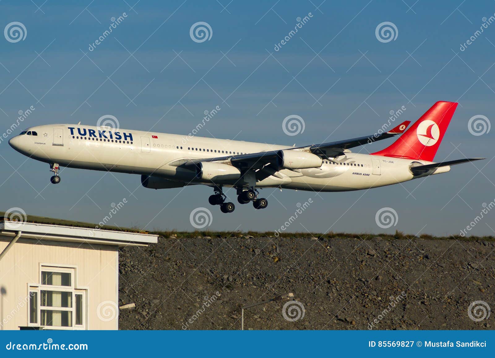 Turkish Airlines Airbus A340 Plane Editorial Photography - Image of ...