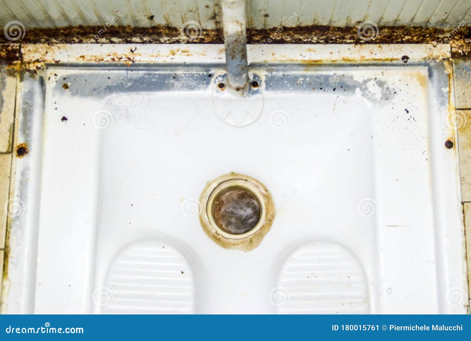 Old Tin Bath That Was Used For Bathing In The Days Gone By Stock ...