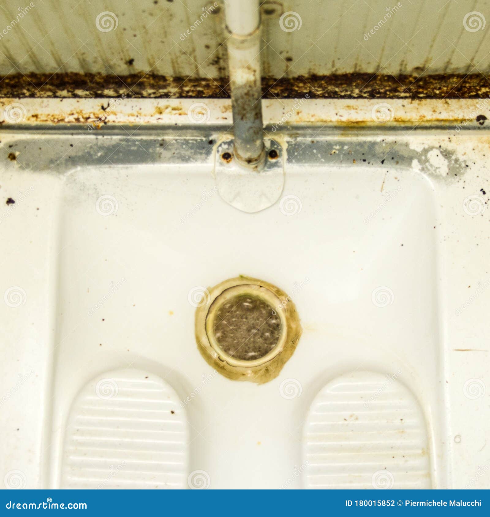 Old Tin Bath That Was Used For Bathing In The Days Gone By Stock ...