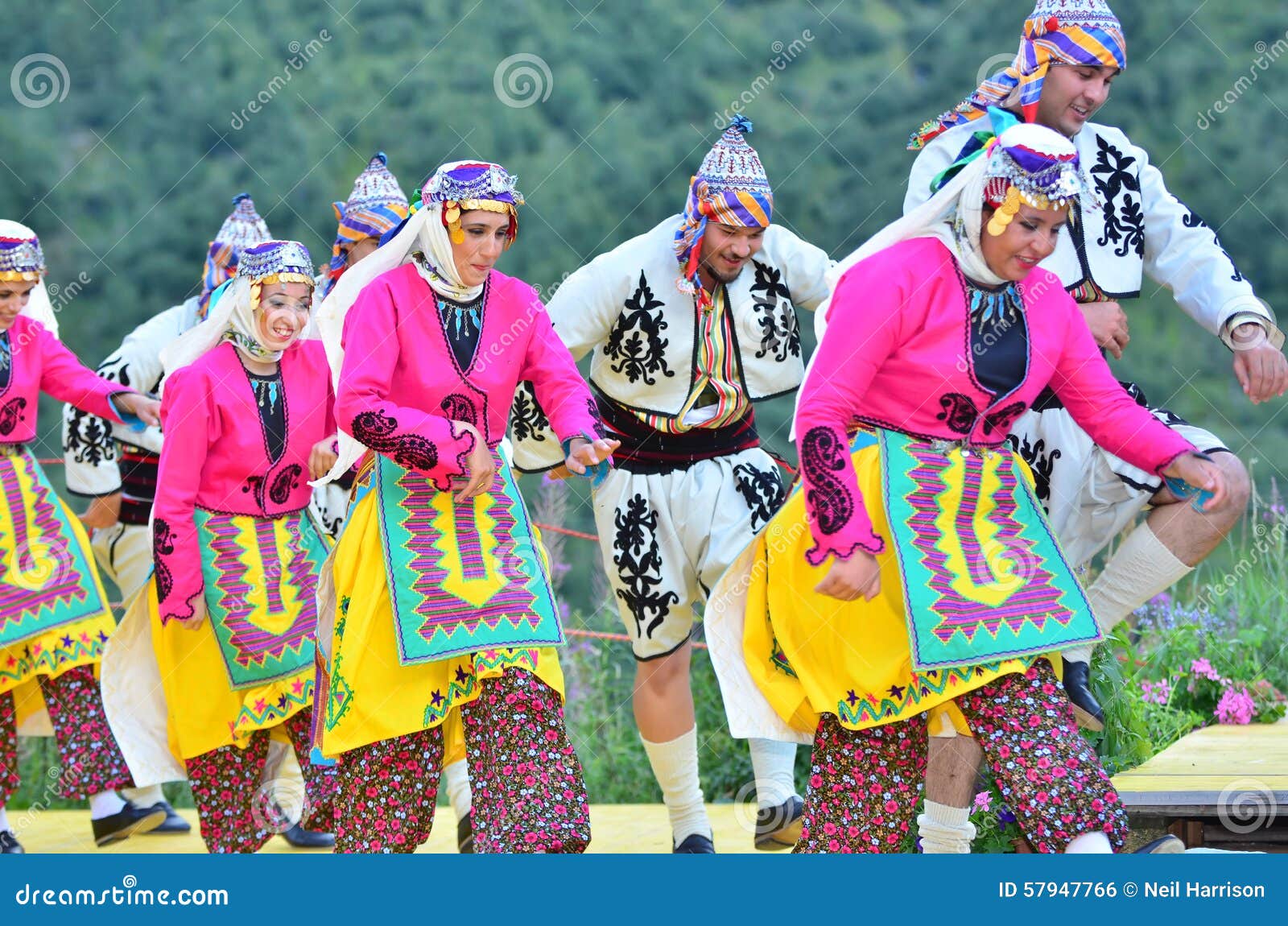 Turkiska dansare redaktionell bild. Bild av flicka, dräkt - 57947766