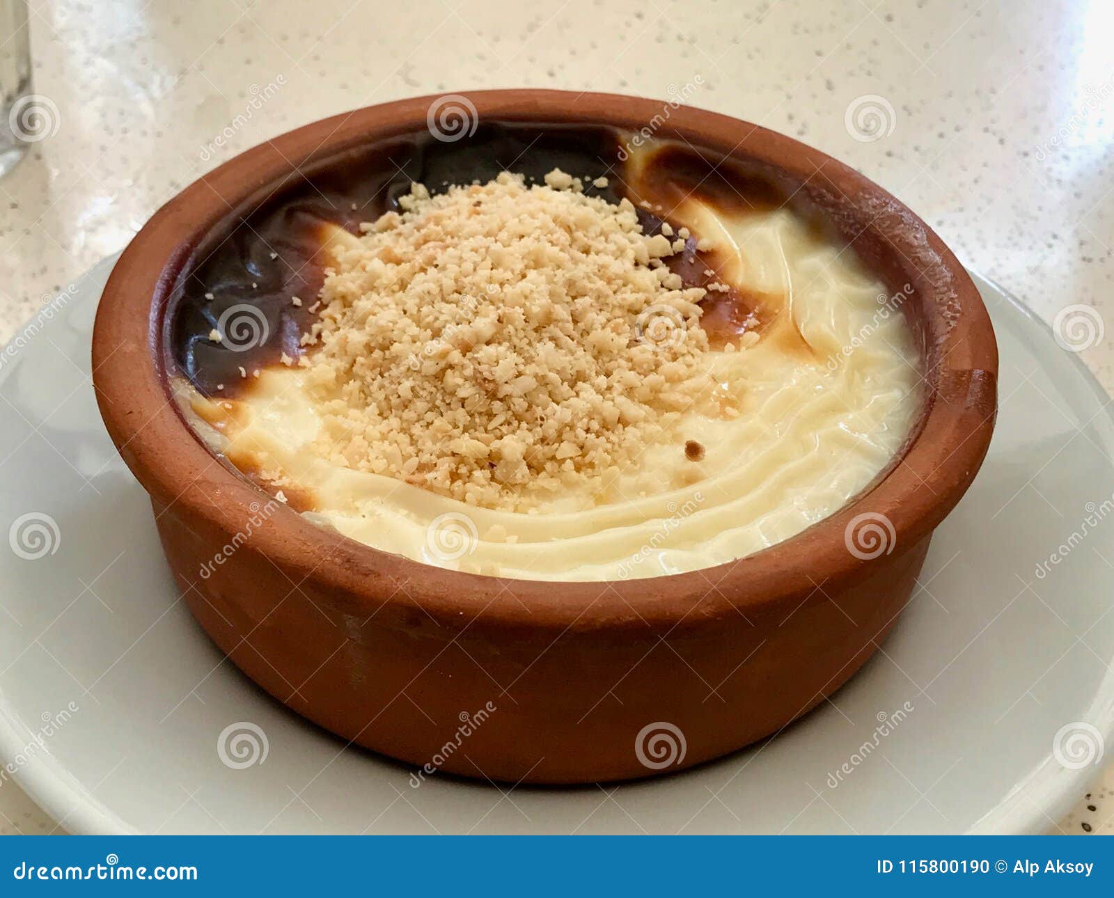 Turks Dessert Sutlac/Rijstebrij Stock Foto - Image of havermoutpap ...