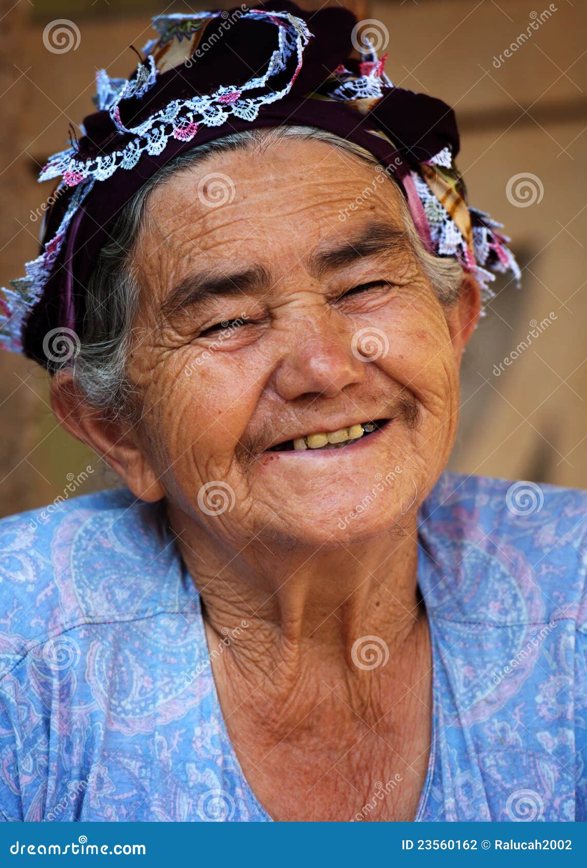 Turkse hogere vrouw redactionele fotografie. Image of zestig - 23560162