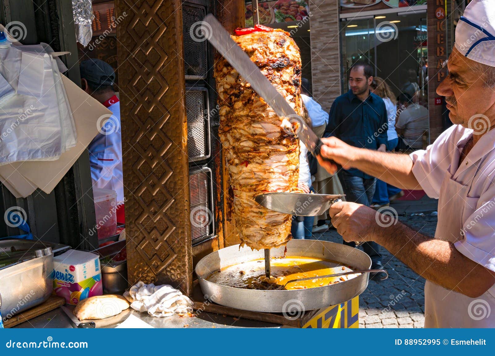 Turkse Kebabchef-kok, Kok Op Grote Bazaar Redactionele Afbeelding ...