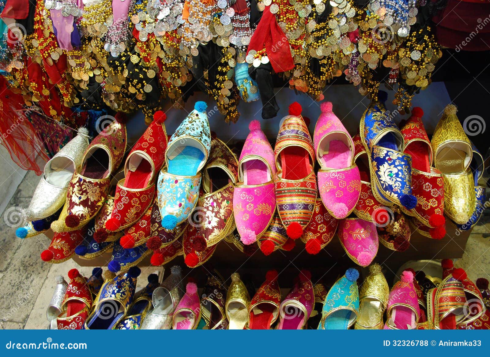 Turkse Pantoffels stock foto. Image of kleding, goederen - 32326788