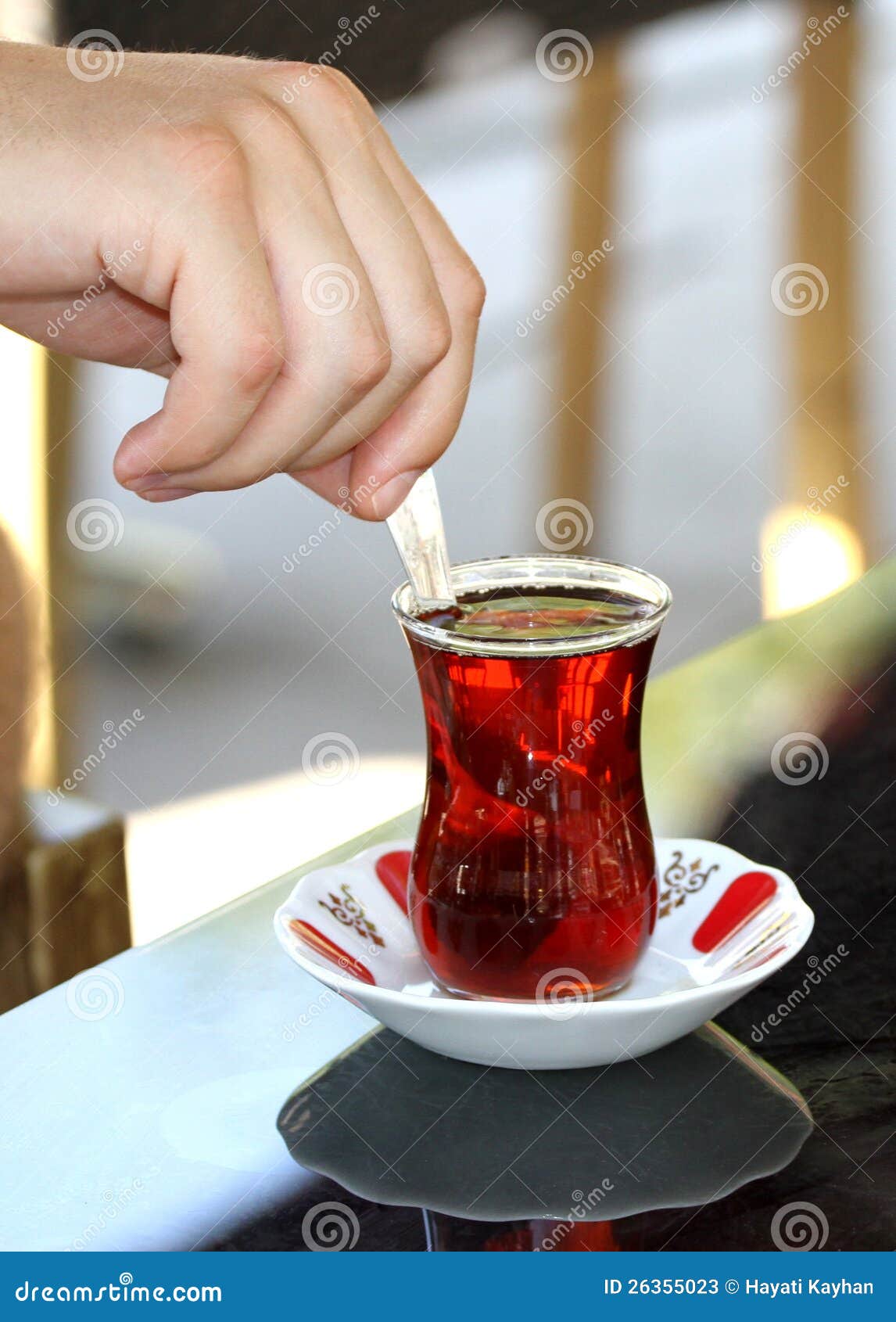 Turkse Thee Met Traditioneel Theeglas Stock Afbeelding - Image of lepel ...