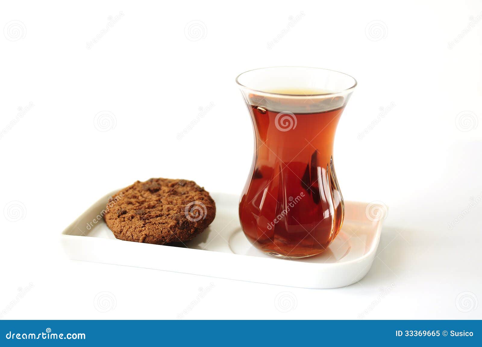 Turkse Thee in Traditioneel Glas Met Koekje Stock Afbeelding - Image of ...