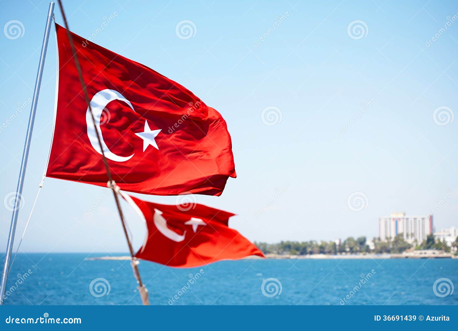 Turkse Vlag Op Het Schip in Overzees Stock Afbeelding - Image of turks ...