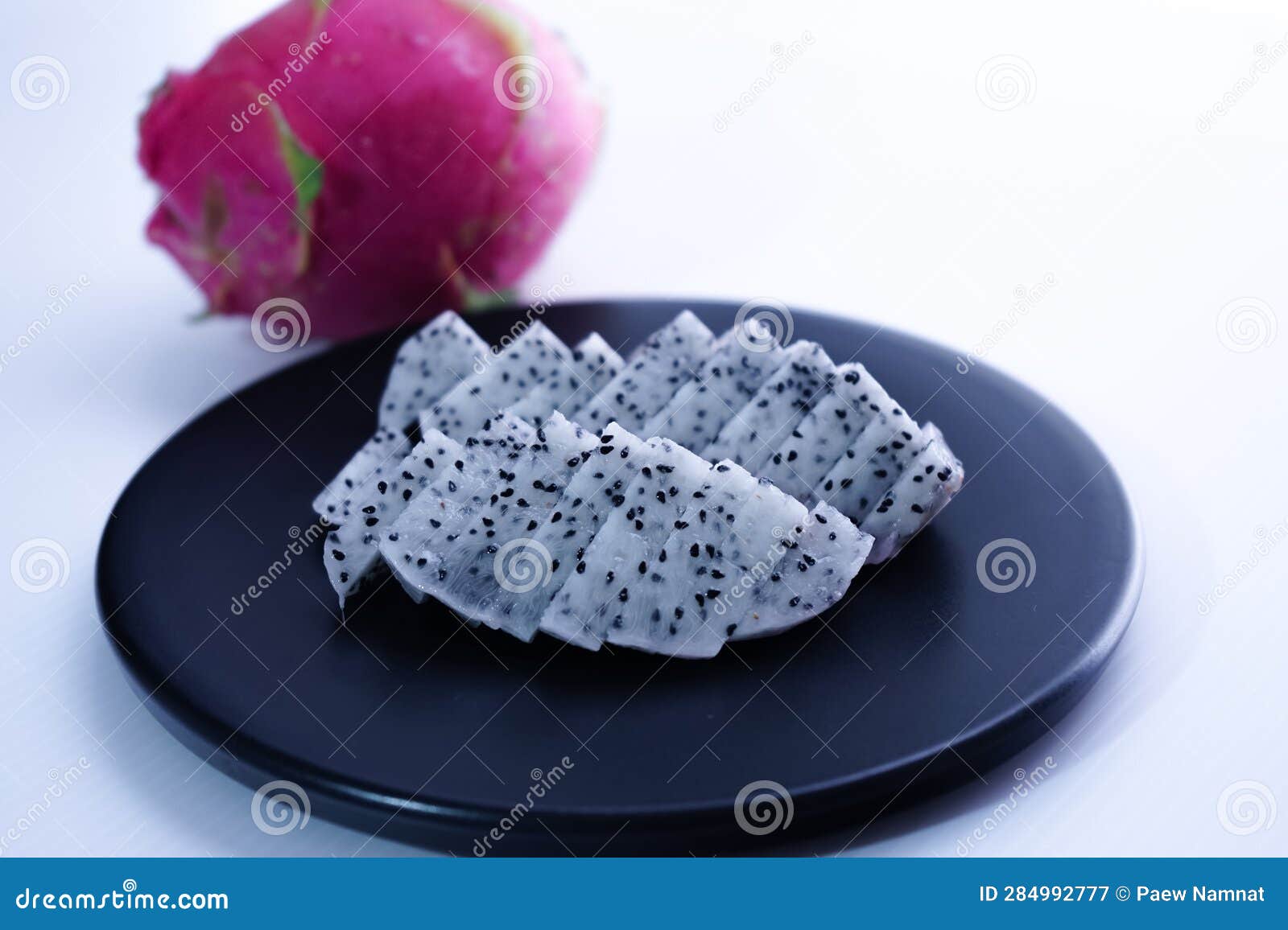 Turn the Dragon Fruit into Pieces. Stock Image - Image of turn, dish ...