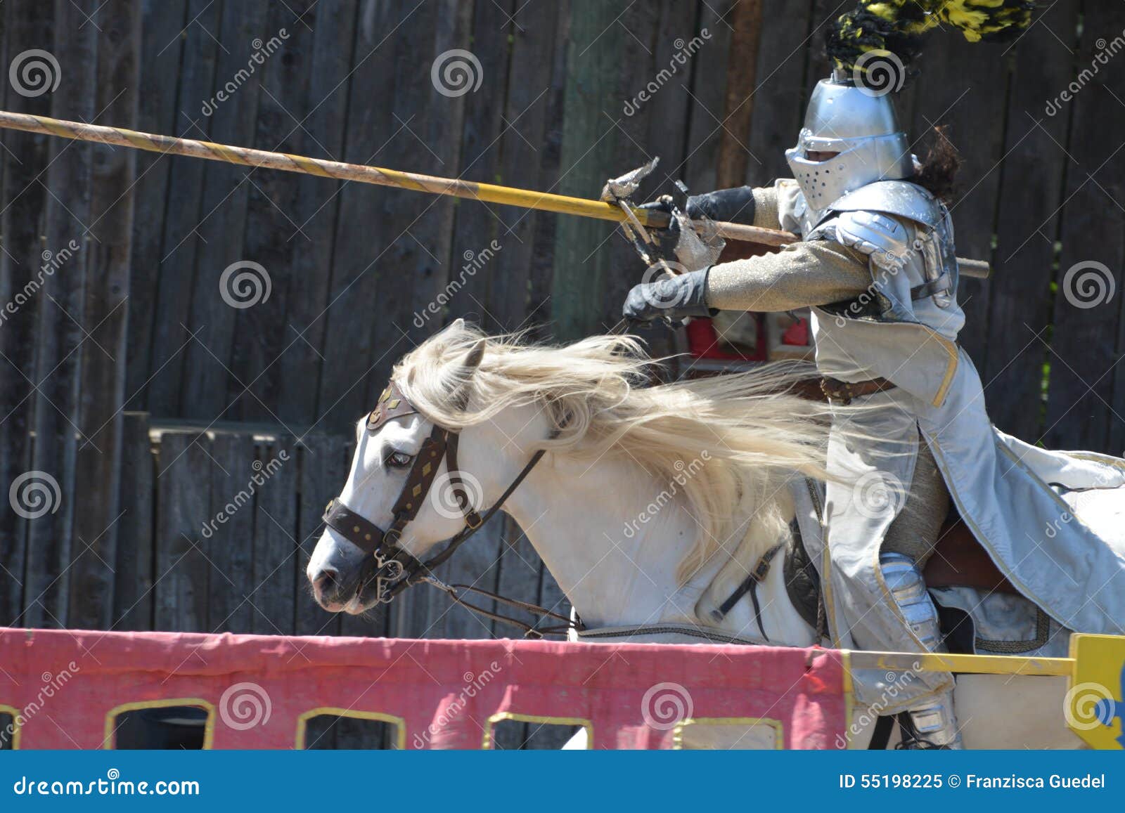 Turnierender Ritter on Horseback Redaktionelles Bild - Bild von reiter ...