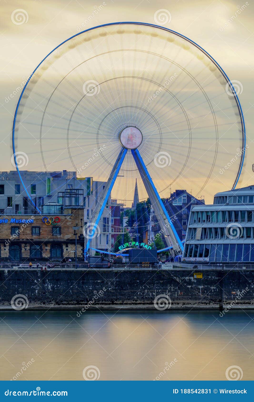 Turning ferris-wheel editorial photo. Image of scene - 188542831