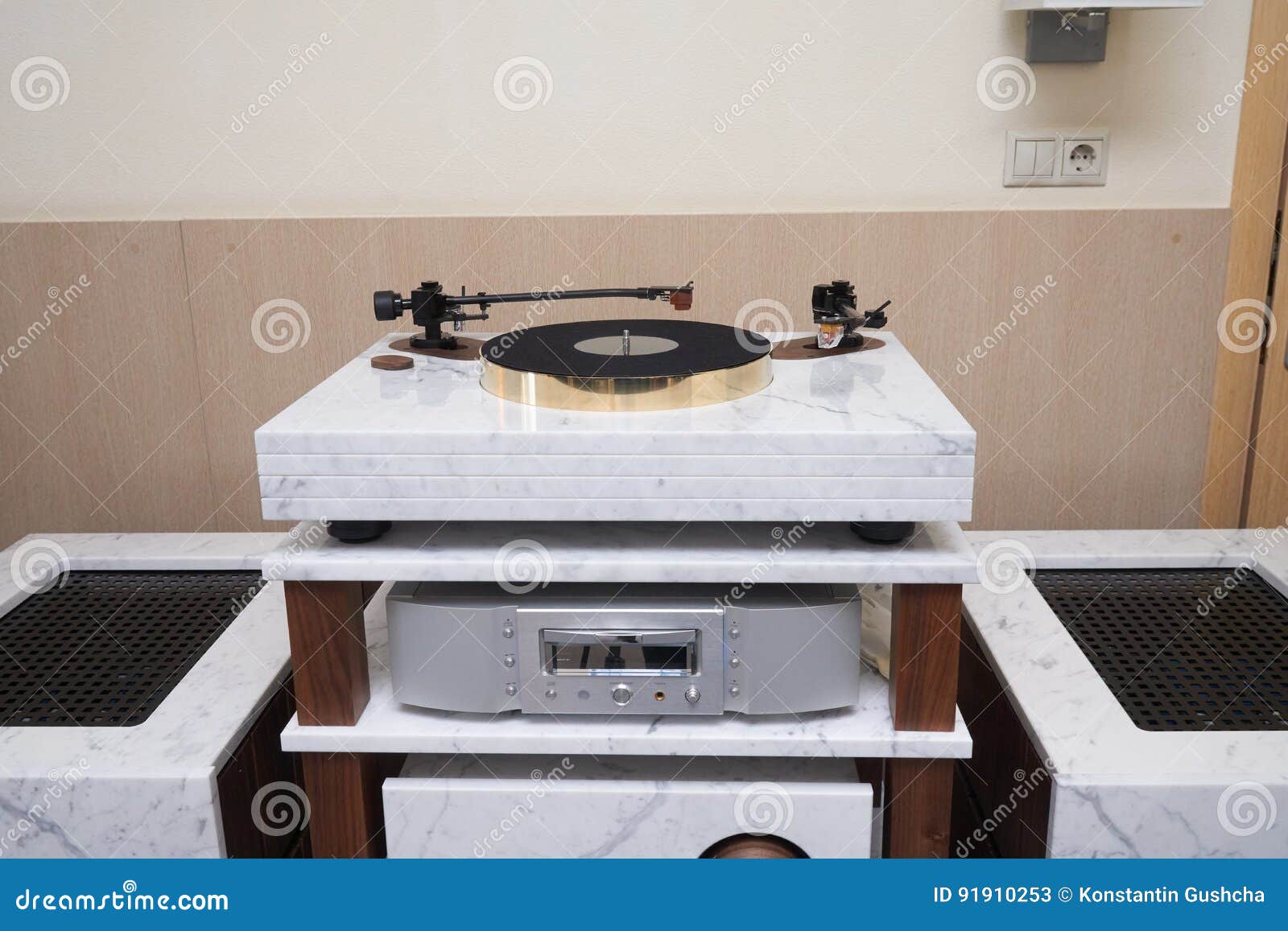 Turntable in the room stock image. Image of sound, processor - 91910253