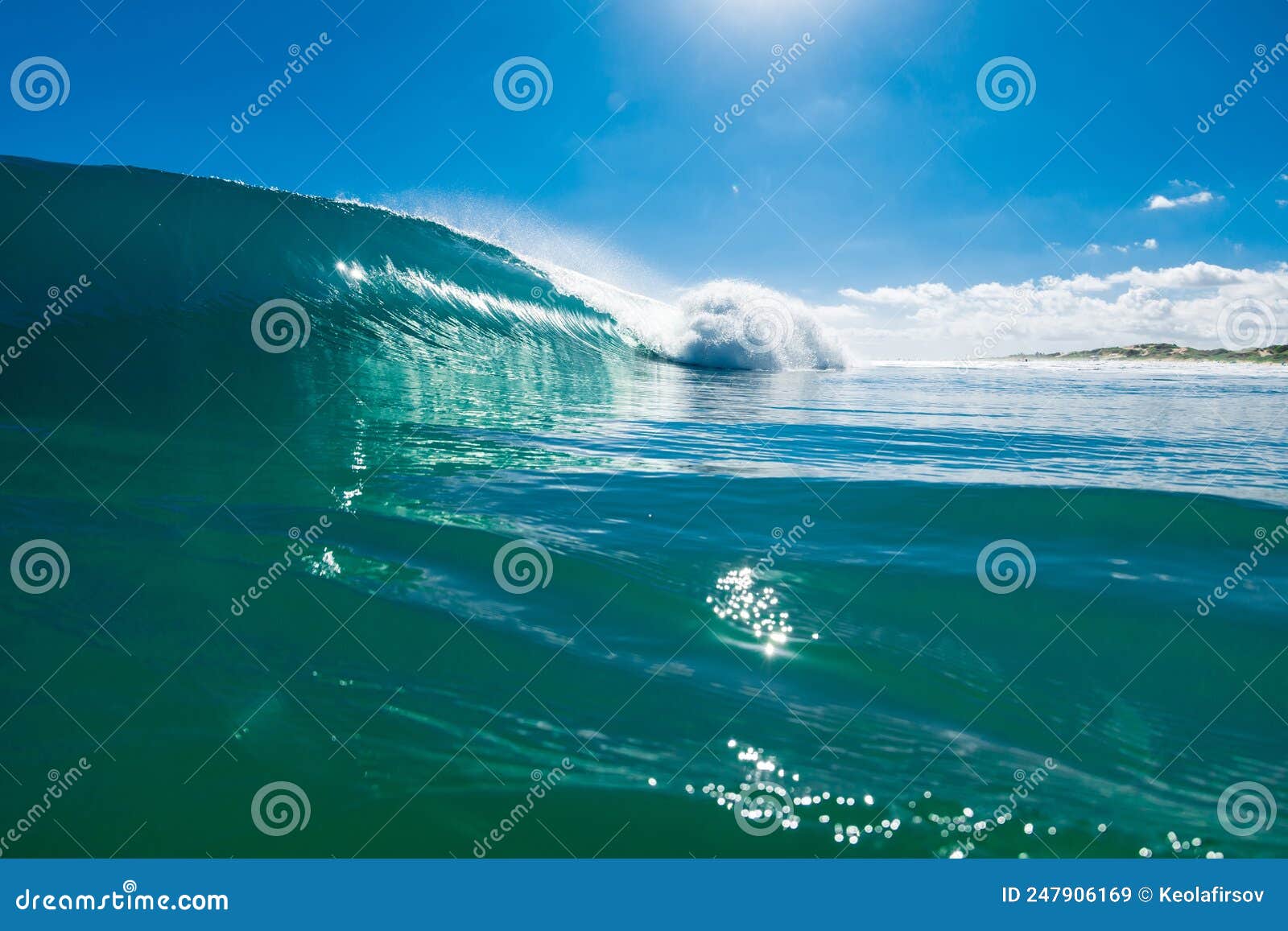 Turquoise Perfect Wave in Tropical Ocean. Breaking Barrel Wave and Sky ...