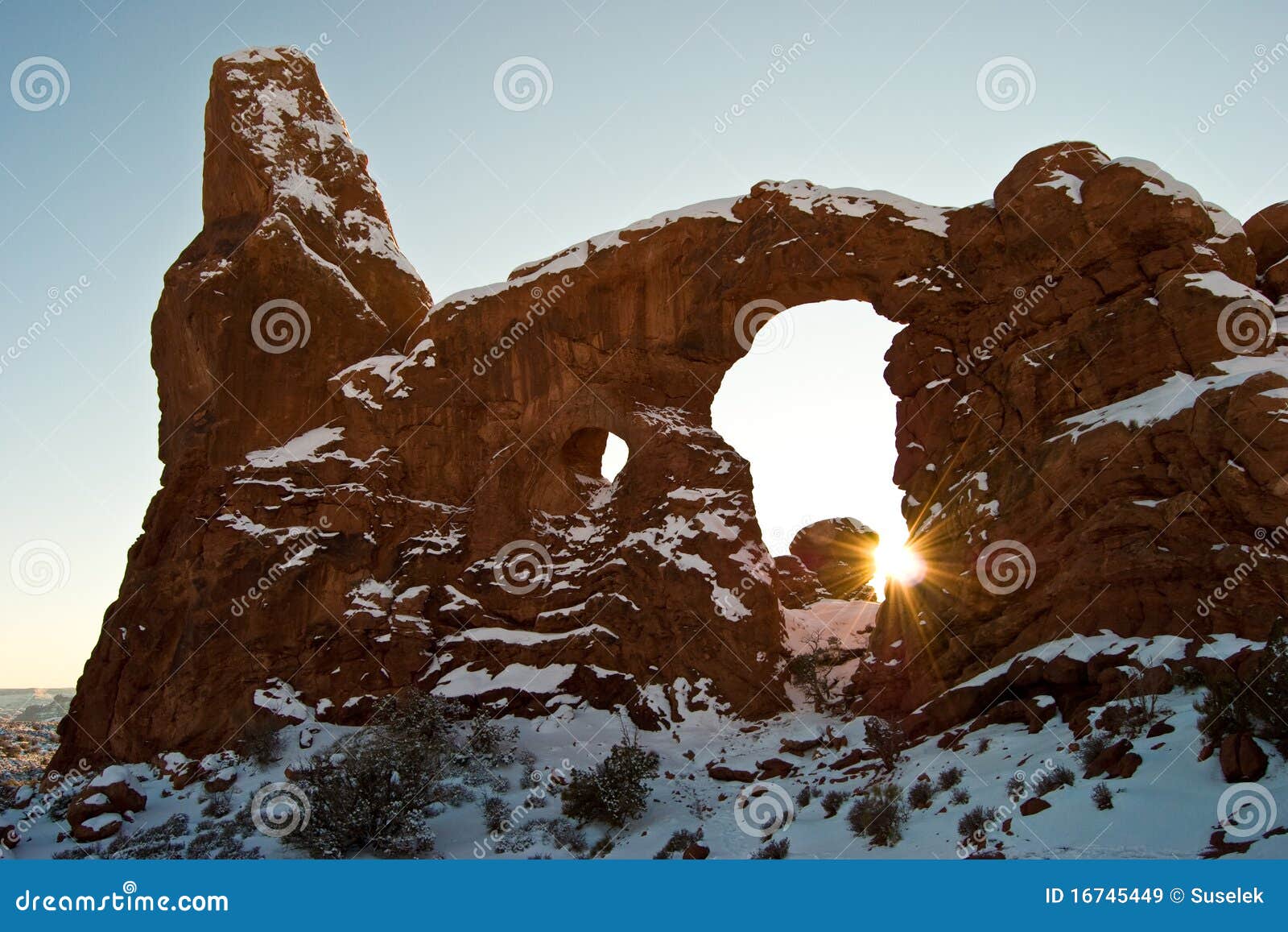 Turret Arch with Emerging Sun Stock Image - Image of southern, geology ...