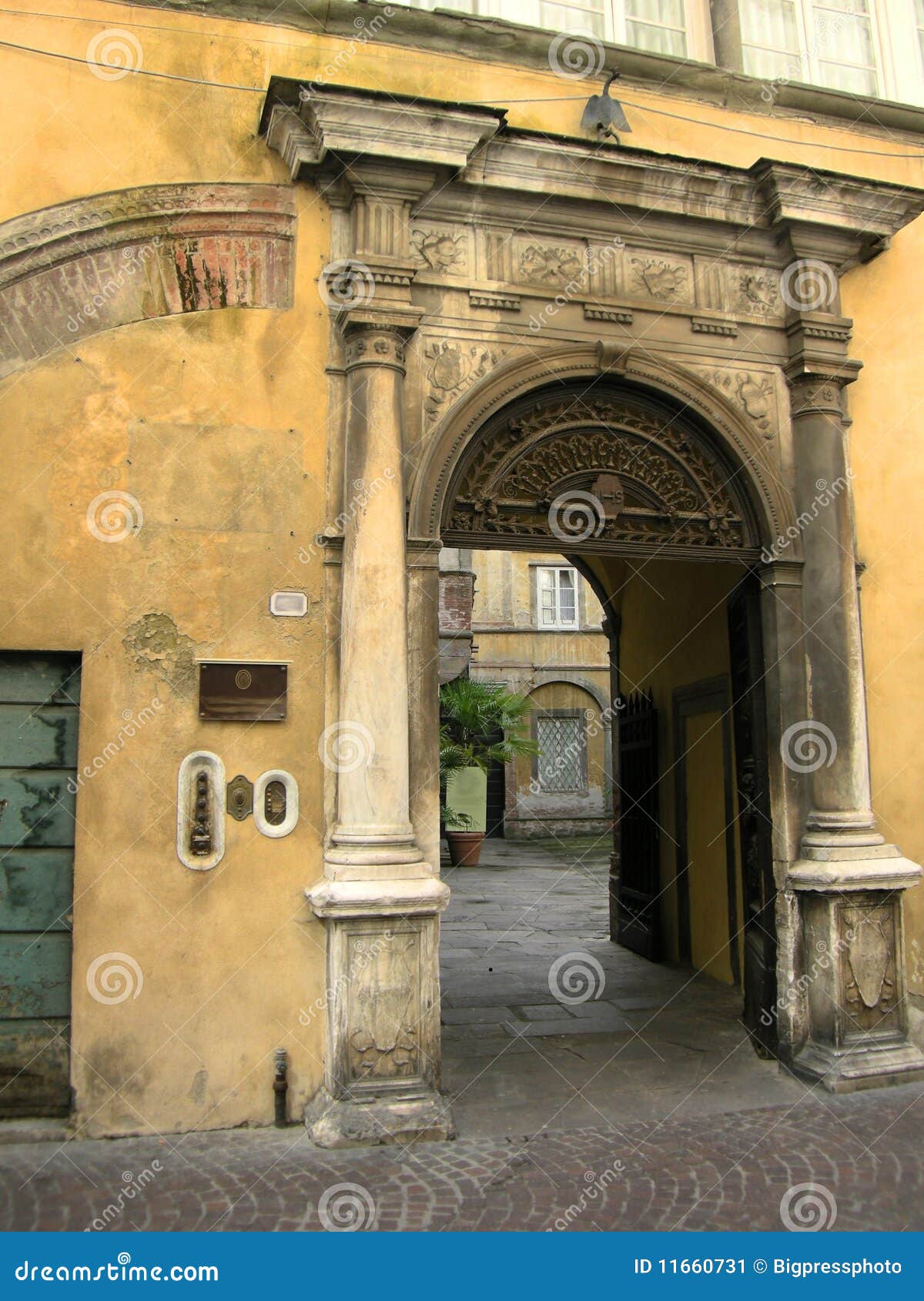 Tuscan Arch Lucca Italy stock image. Image of gateway - 11660731