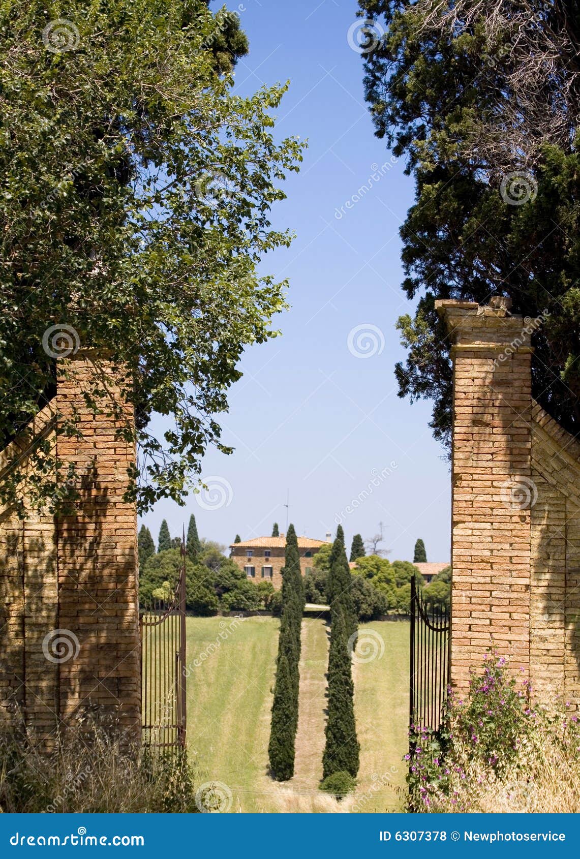 TUSCANY FARM stock photo. Image of italy, field, siena - 6307378