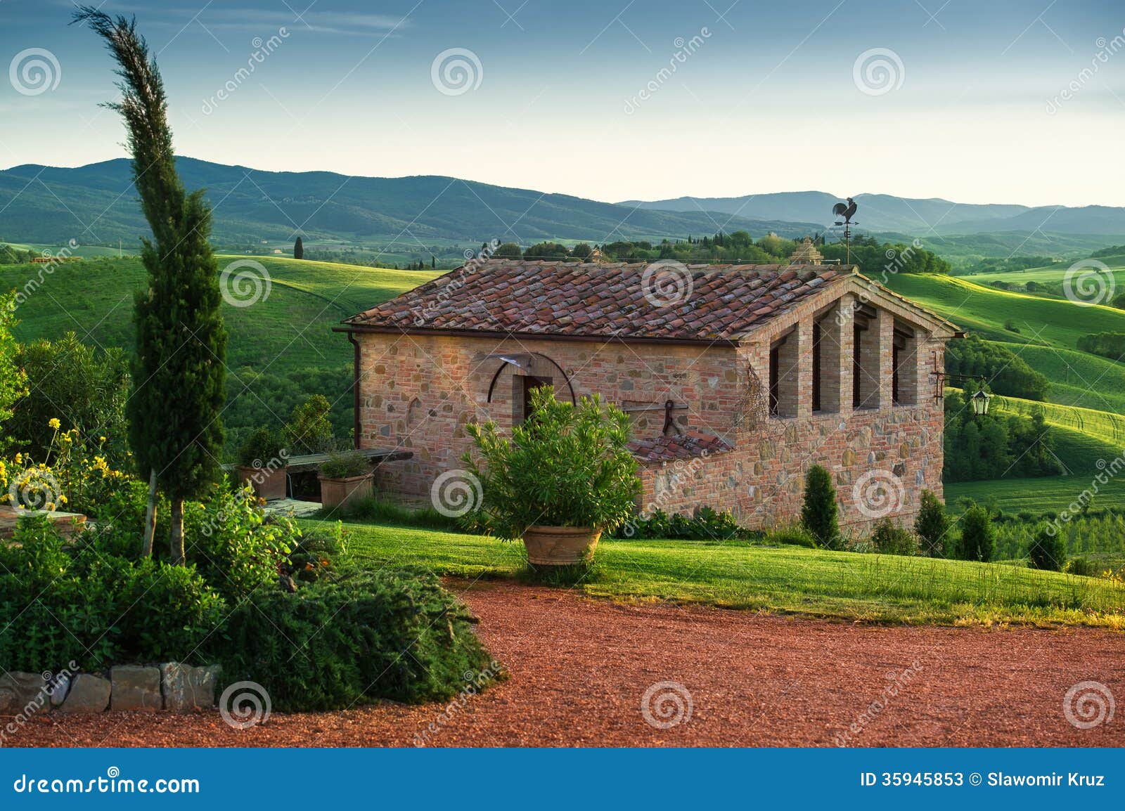 Tuscany - Italy stock image. Image of agriculture, meadow - 35945853