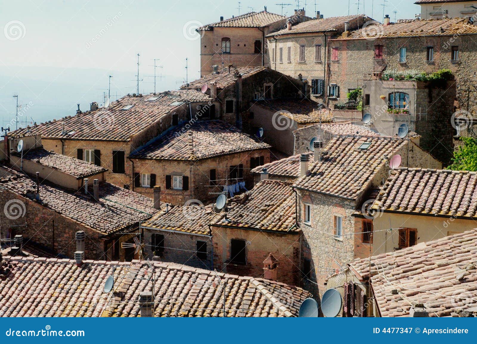 Tuscany old houses stock image. Image of hill, blue, destinations - 4477347