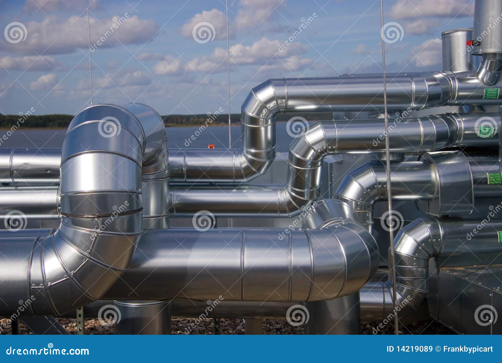 Tuyauterie industrielle image stock. Image du tuyaux - 14219089