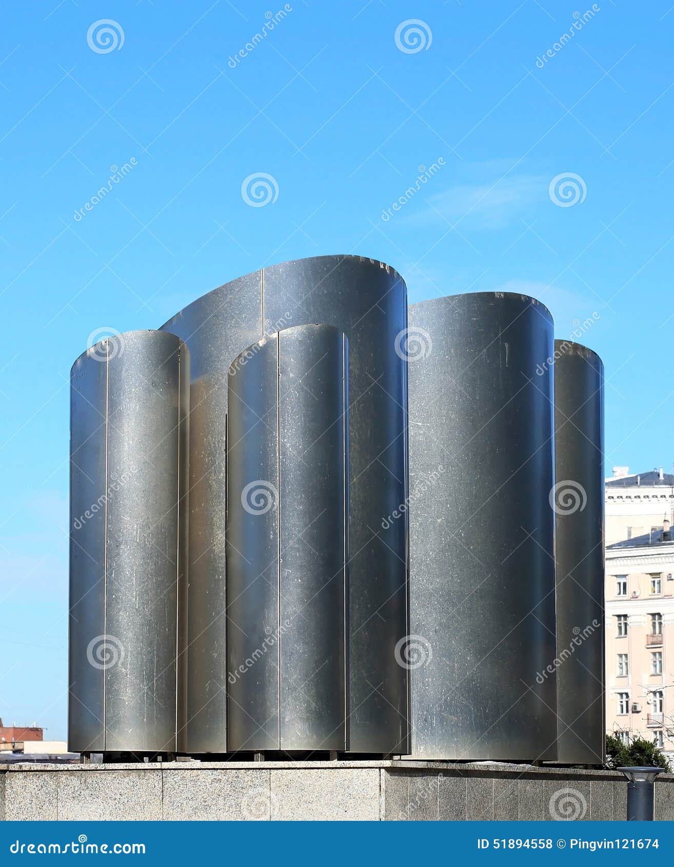 Tuyaux De Conduit Sur Le Toit Photo stock - Image du construction ...