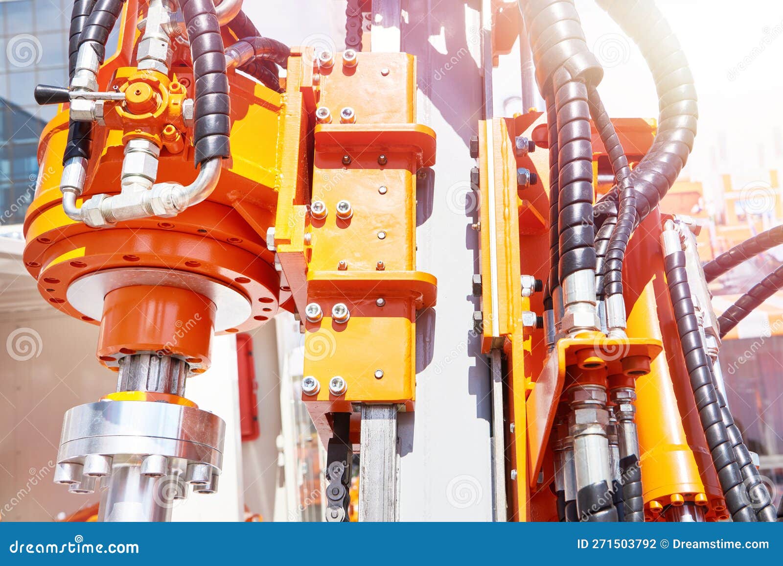 Tuyaux hydrauliques photo stock. Image du technologie - 271503792