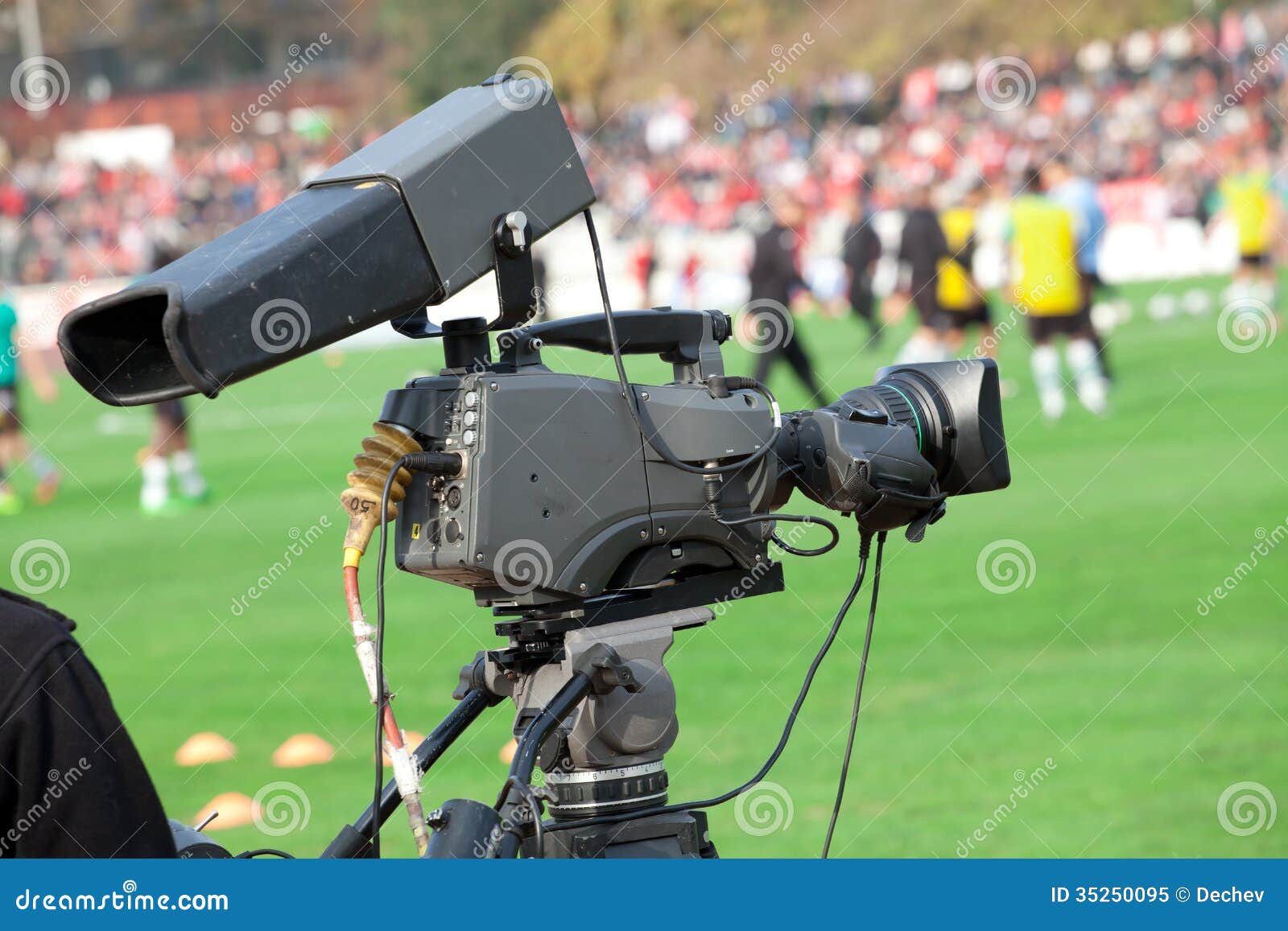 TV-Camera Op De Voetbal (voetbal) Mach Stock Afbeelding - Image of ...