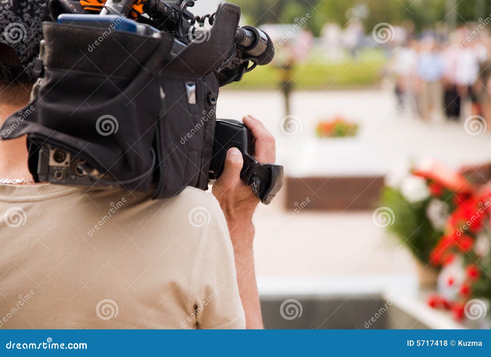 News Cameraman Royalty-Free Stock Photo | CartoonDealer.com #11101377