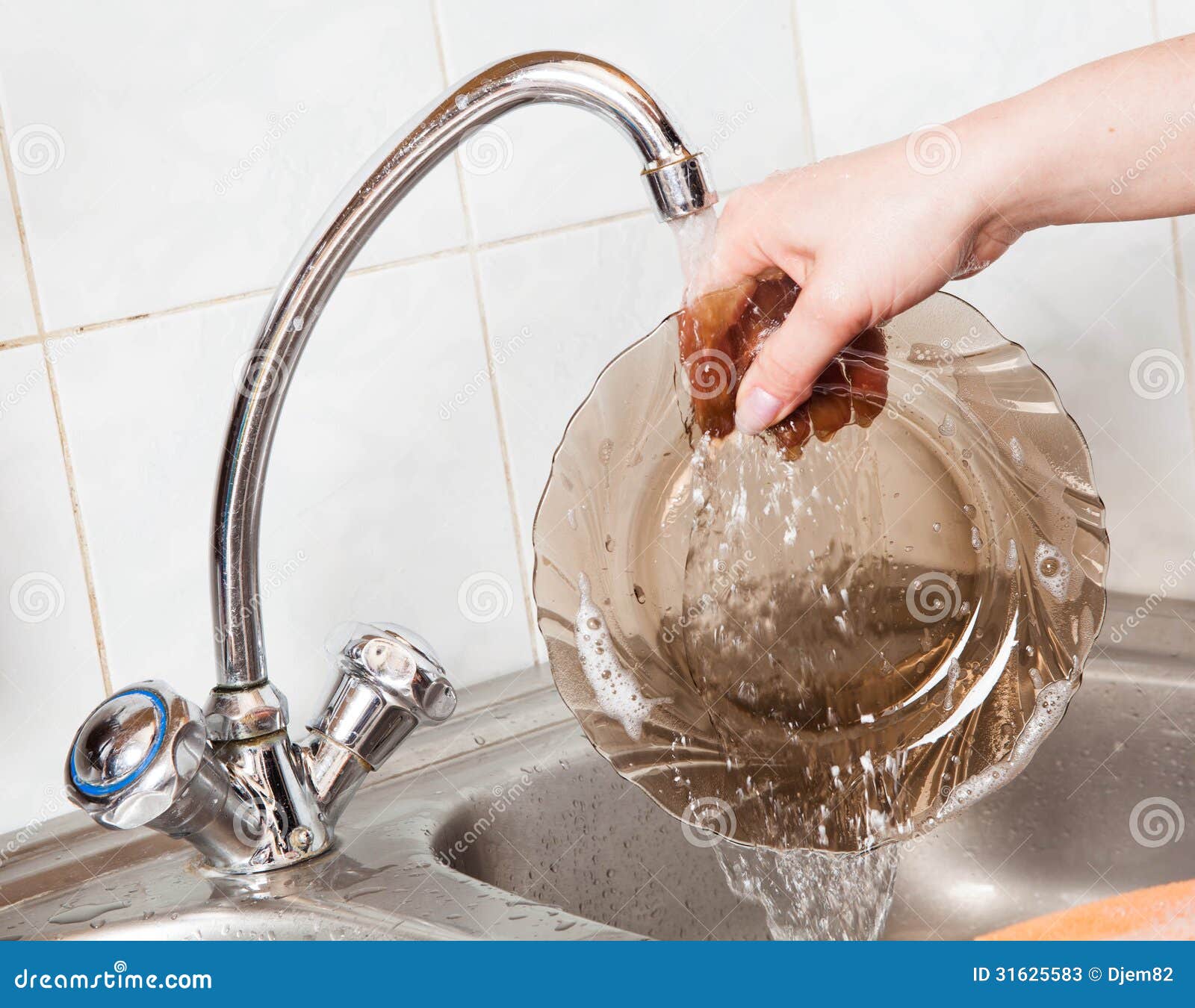 Tvagning av disken fotografering för bildbyråer. Bild av vask - 31625583