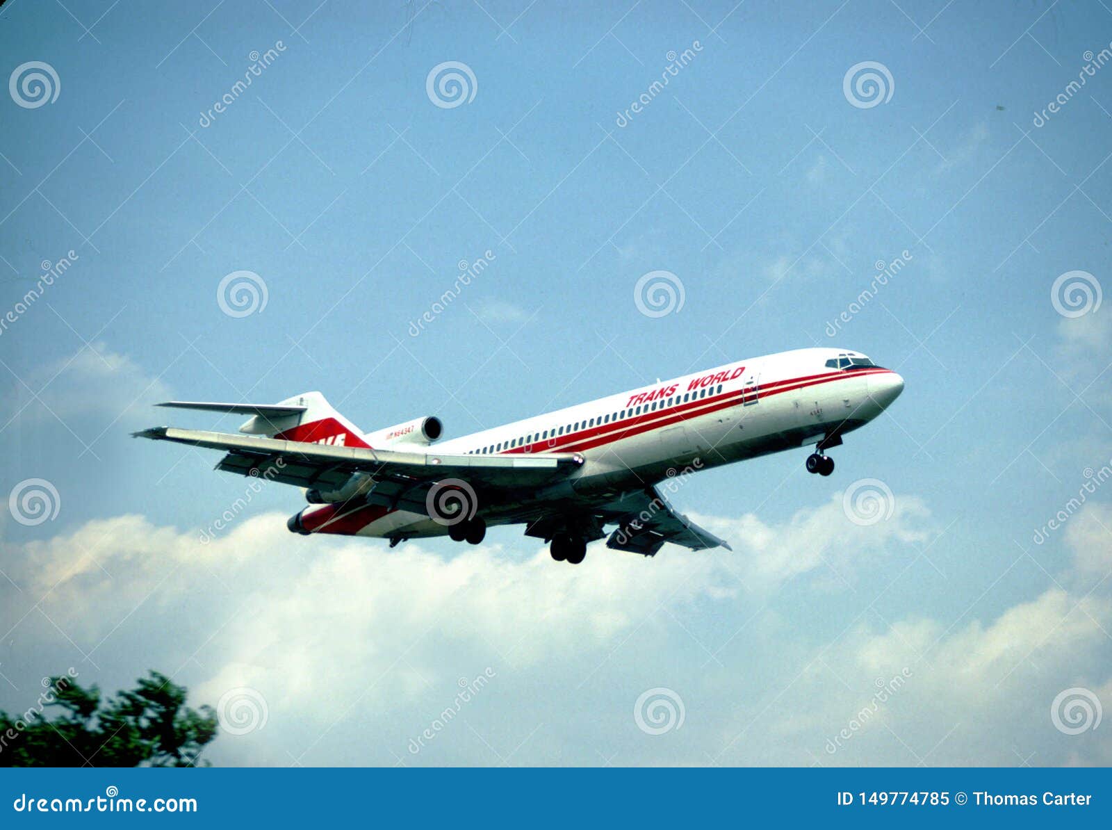 TWA Jet airliner in flight editorial image. Image of airliner - 149774785