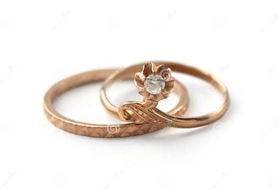 Twee gouden ringen stock afbeelding. Image of juwelen - 13471887