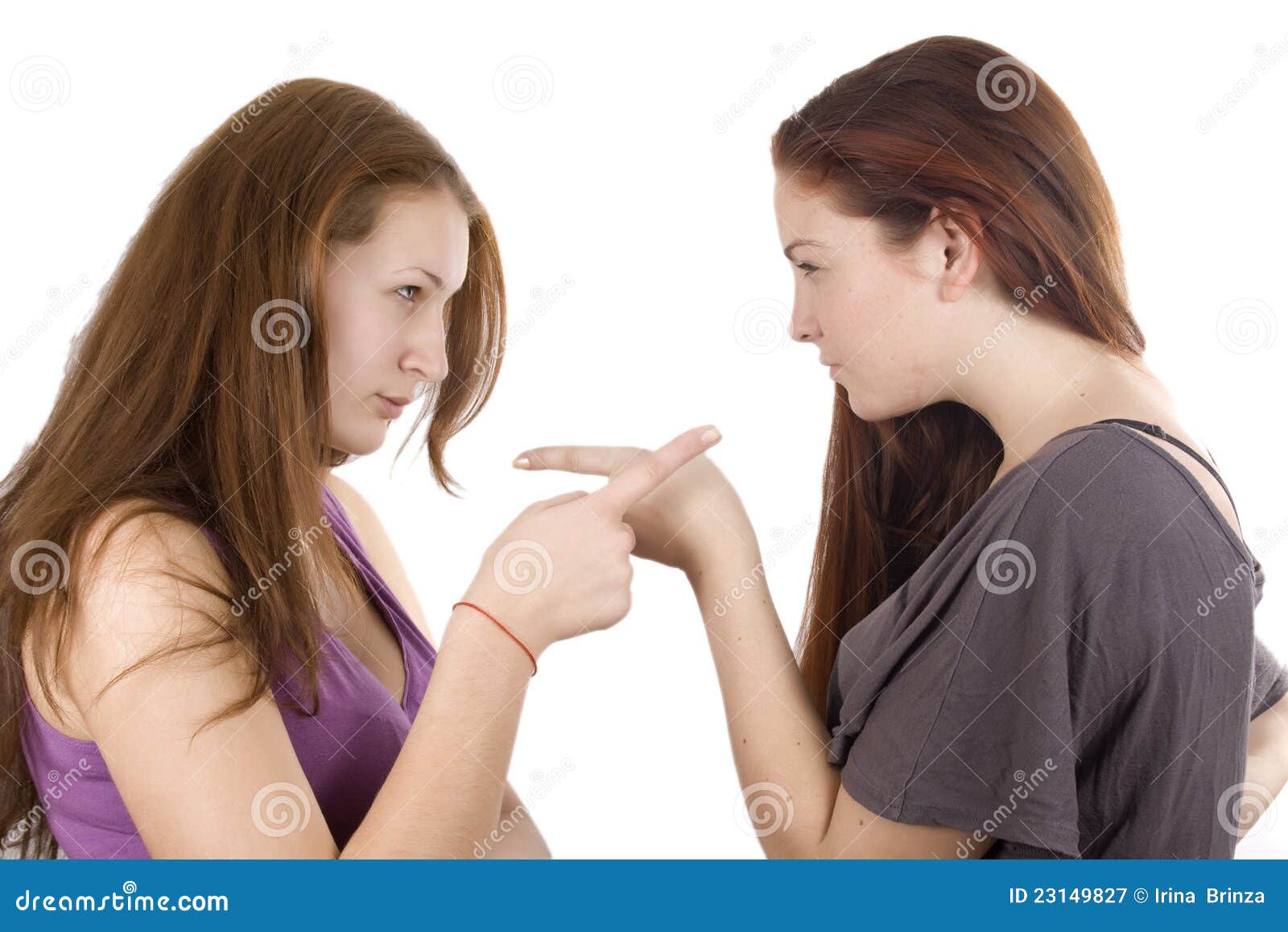 Twee meisjes in ruzie stock afbeelding. Image of gezicht - 23149827