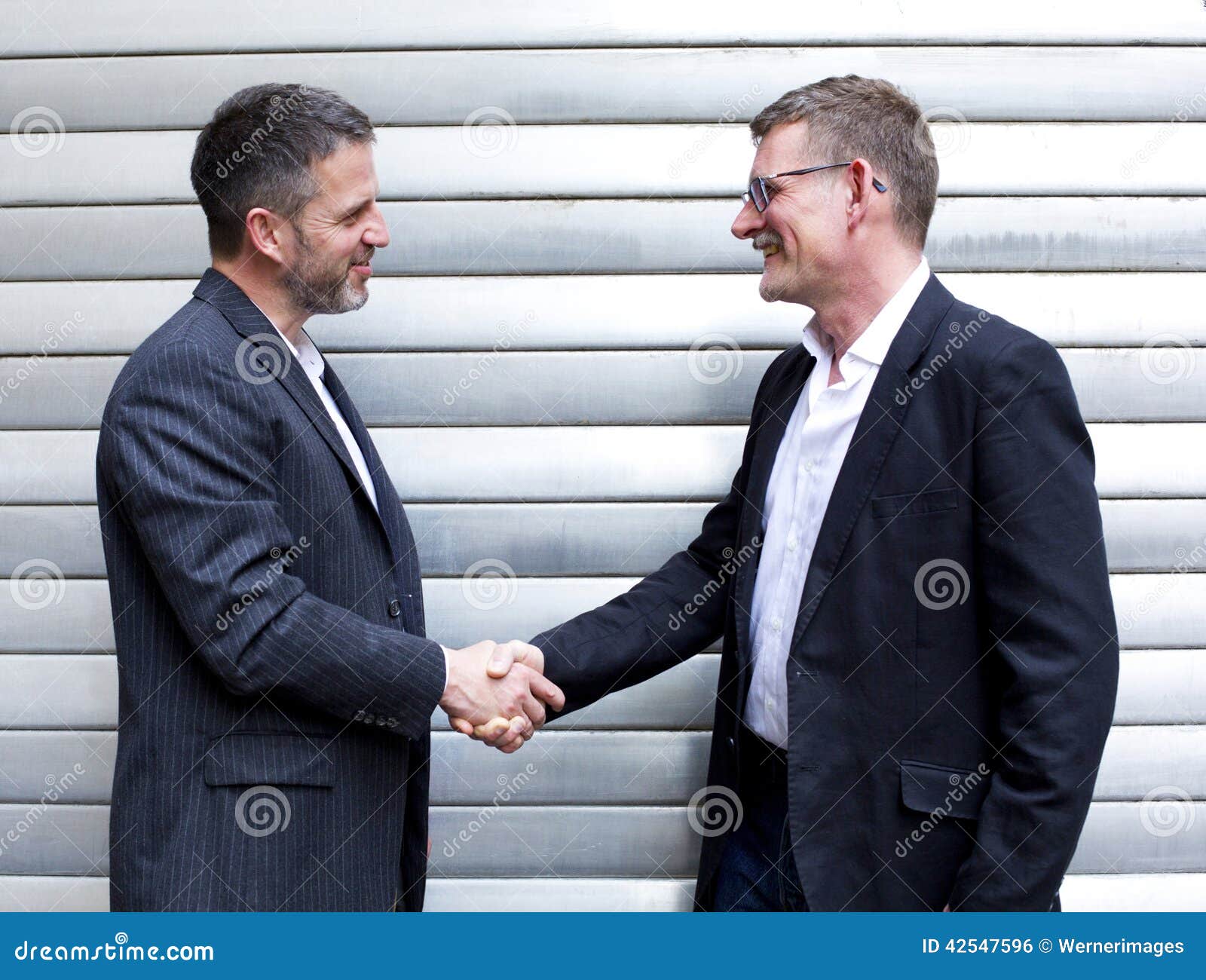 Twee Mensen Die Handen Schudden Stock Foto - Image of handdruk, manager ...