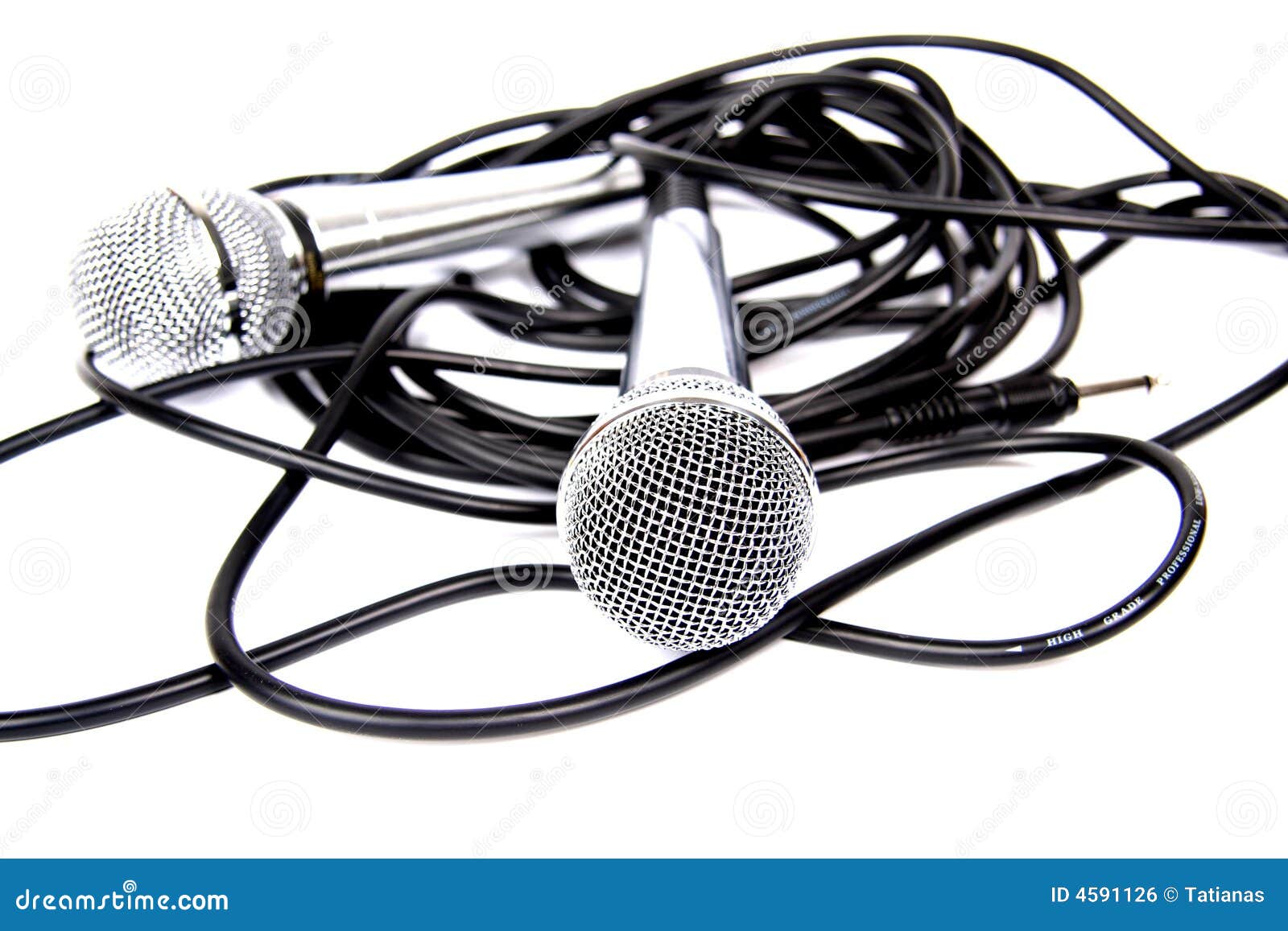 Twee microfoons. stock foto. Image of achtergrond, geïsoleerd - 4591126