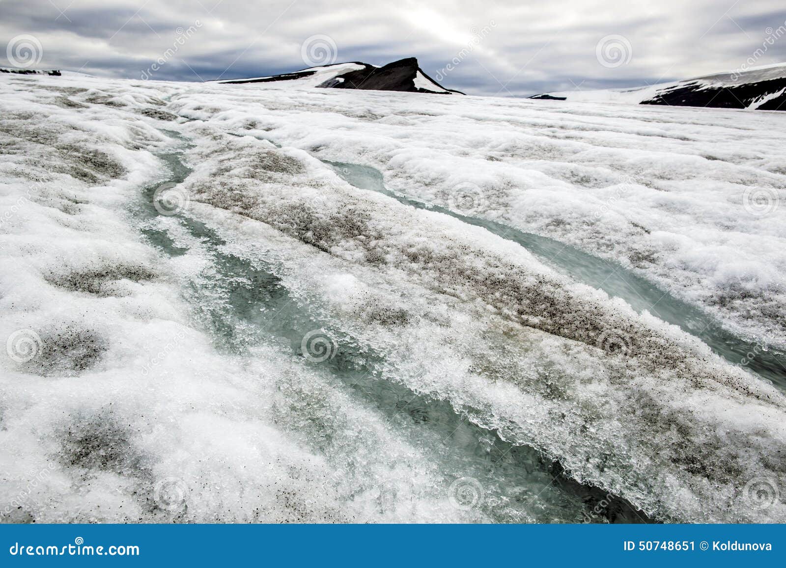 Twee Parallelle Waterstroom Die in Het Midden Van De Gletsjer in De ...